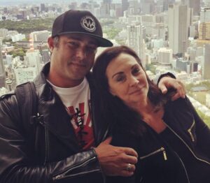 Taylor Kinney Patrimonio neto, novia, familia, hechos y más