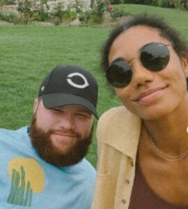 Patrimonio neto de Jordan Thompson, edad, esposo, familia y más